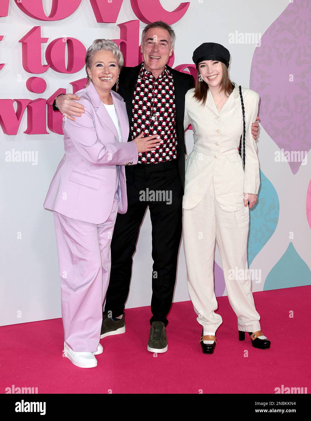 13 févr. 2023 - Londres, Angleterre, Royaume-Uni - Emma Thompson, Greg Wise et Gaia Wise ...