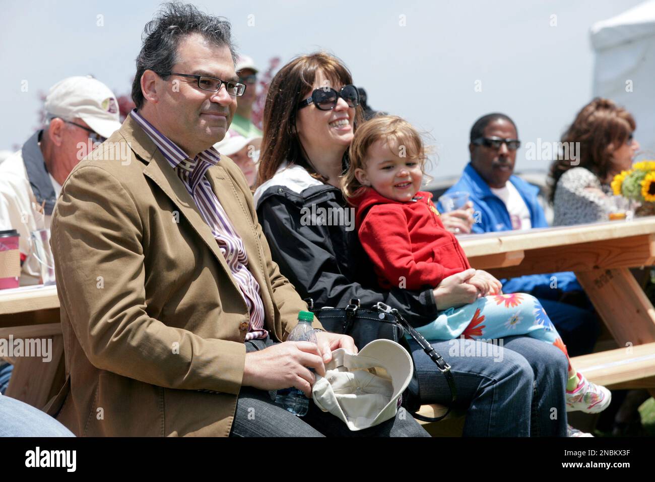 Mike Minasi, president of marketing at Safeway, left, watches chef ...