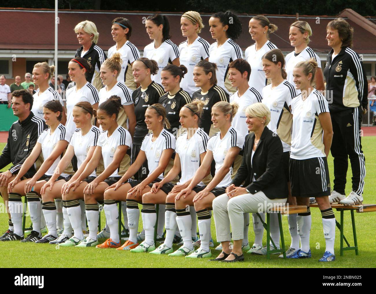 Women of German national soccer team pose for the official team photo ...