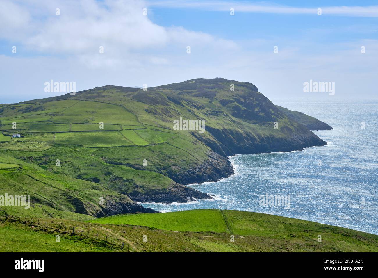 Vue sud-ouest de Mynnydd Anelog sur la péninsule de Llyn le long du ...