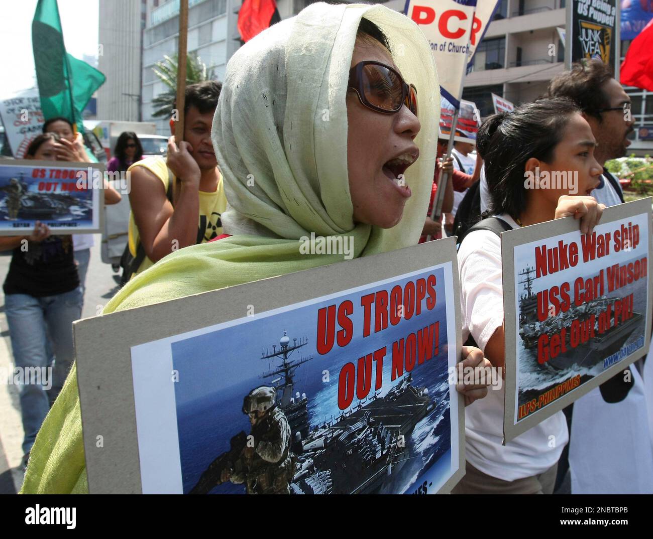 Leftist protesters shout slogans as they march towards the U.S. Embassy ...