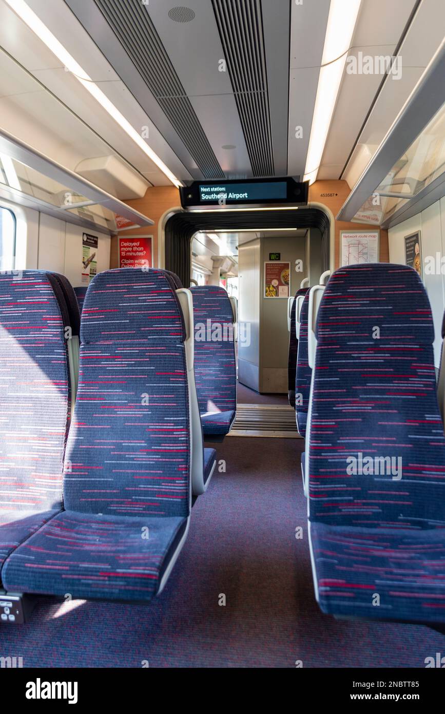 Train intérieur d'un train Aventra de classe 720 en direction de la ...