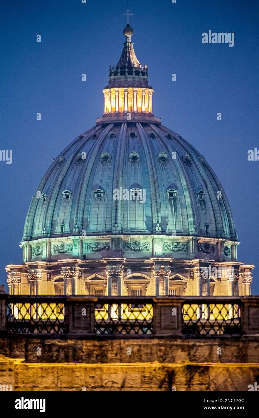 Colonnes vatican rome dome Banque de photographies et d’images à haute ...