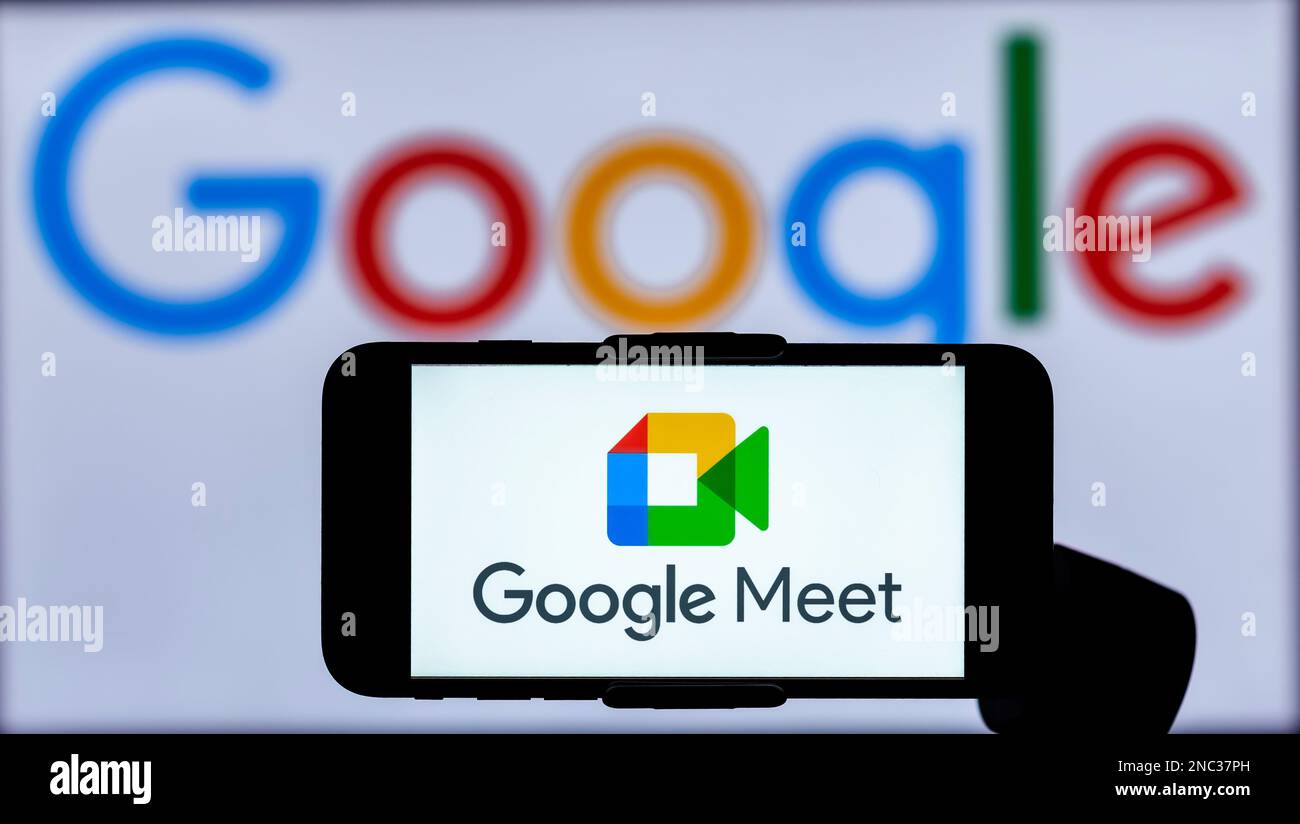 Dans cette illustration, le logo de Google Meet s'affiche sur l'écran d ...