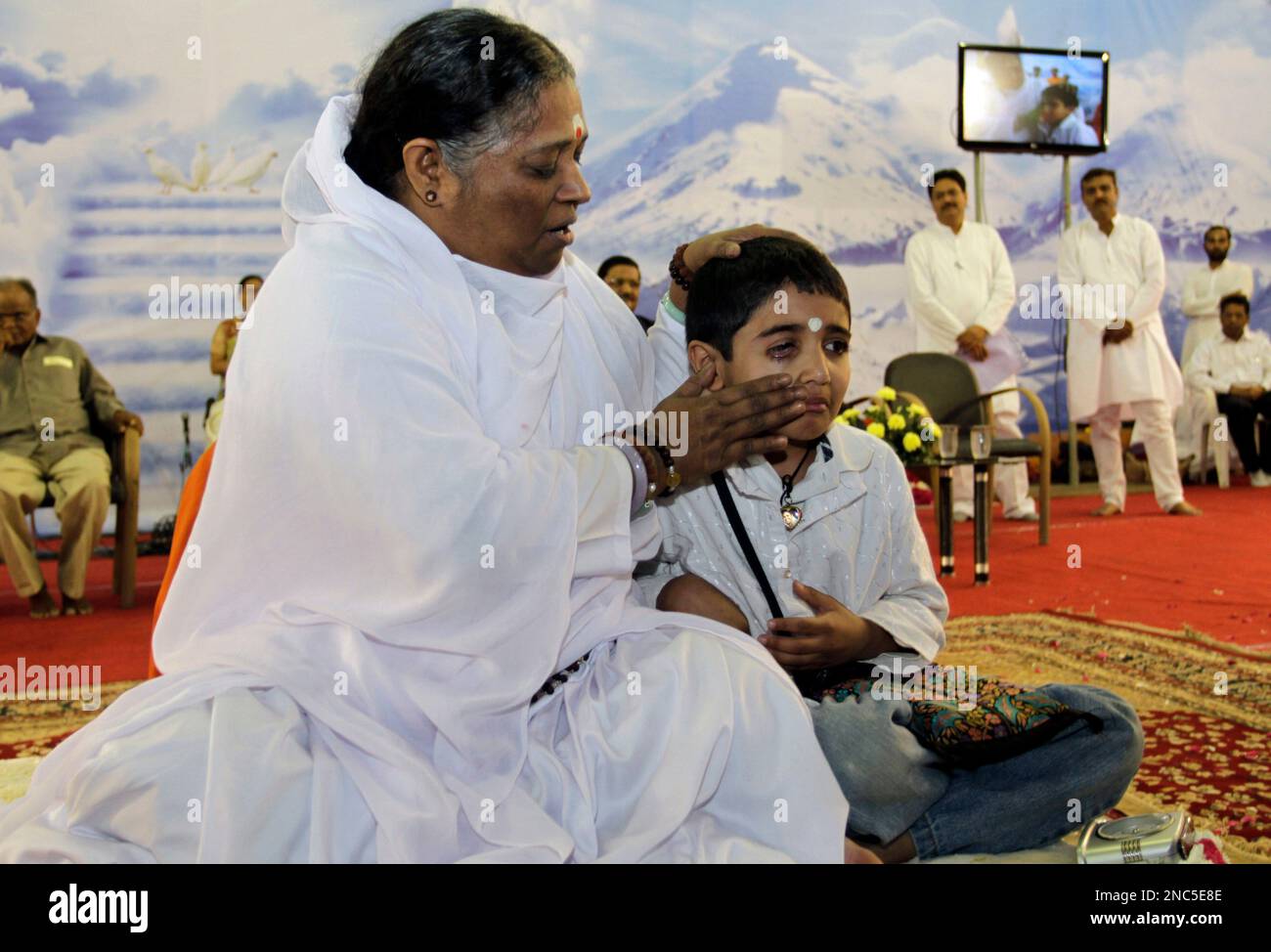 Hindu spiritual leader Mata Amritanandamayi also known as "Amma ...