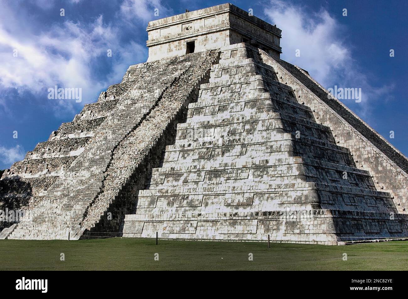 La pyramide de Kukulcán à Chichén Itzá, également connue sous le nom d'El Castillo ou la ...