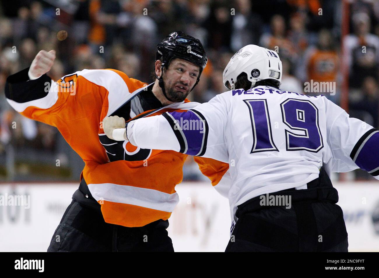 Philadelphia Flyers' Jody Shelley, left, and Los Angeles Kings' Kevin ...