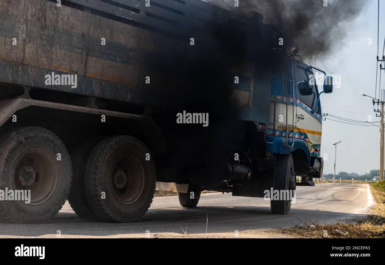 Pollution co2 camion asie Banque de photographies et d’images à haute ...
