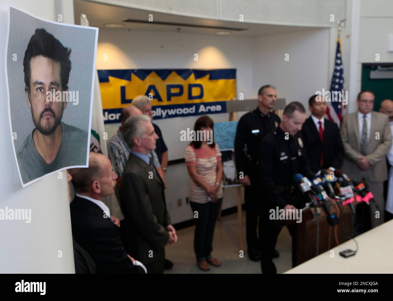 Los Angeles Police Department officers announce the capture of murder ...