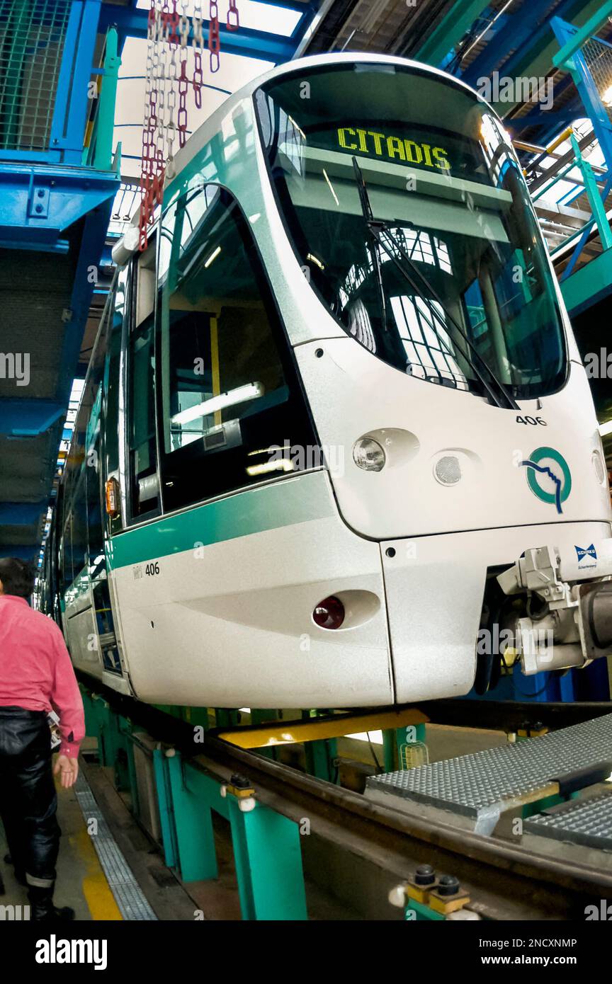 Région de Paris, France, atelier de la RATP, atelier d'entretien des ...