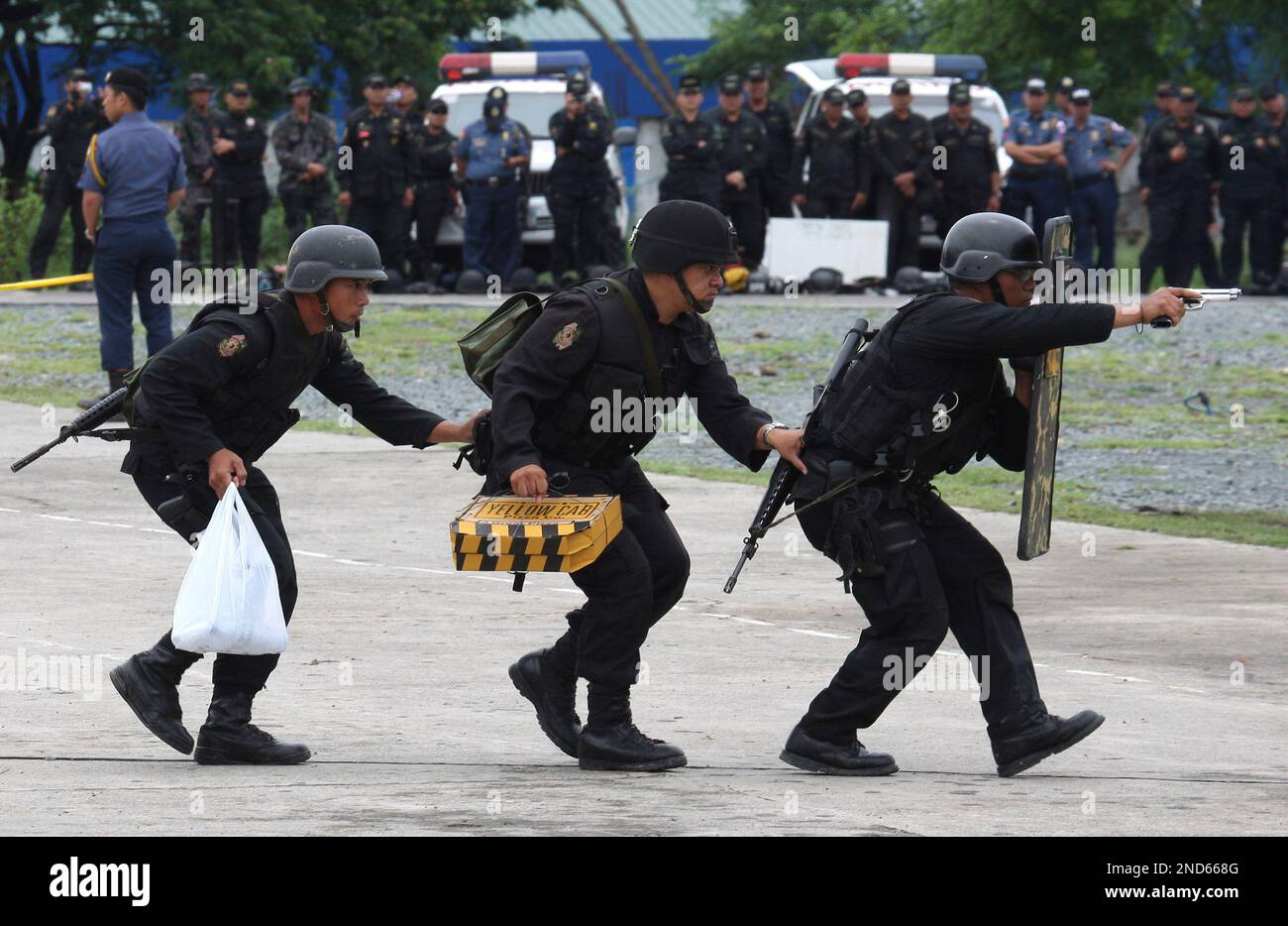 Elite forces of the Philippine National Police carry items as they ...