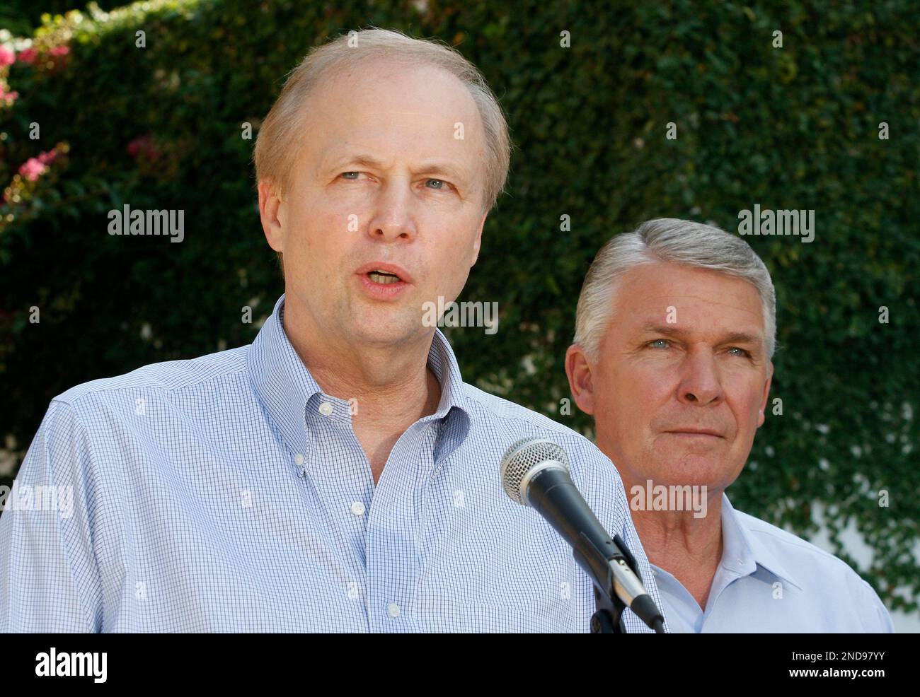 BP PLC CEO of Gulf Coast Restoration Organization Bob Dudley, left ...