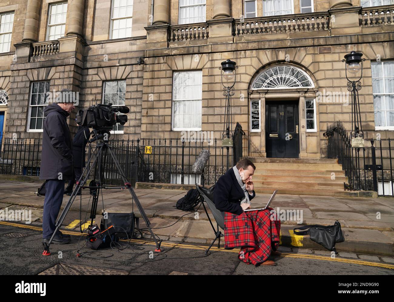 James Cook, rédacteur en chef de BBC News Scotland, est assis à l ...