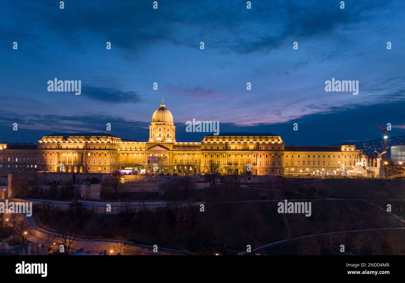Nuit Château de Buda à Budapest, Hongrie. Lieu de palais pour la ...