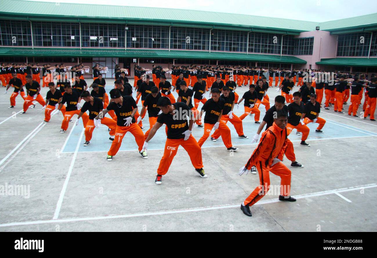 Inmates perform a Michael Jackson song to pay tribute to the King of ...