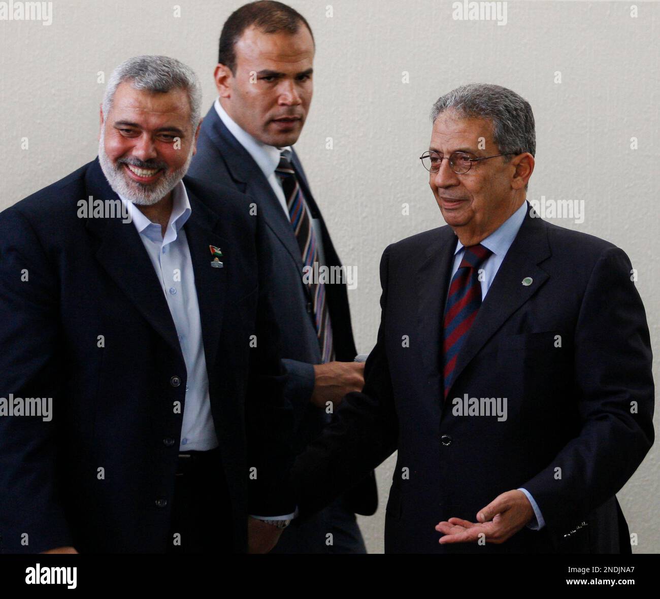 Arab League Secretary General Amr Moussa of Egypt, right, and Gaza ...