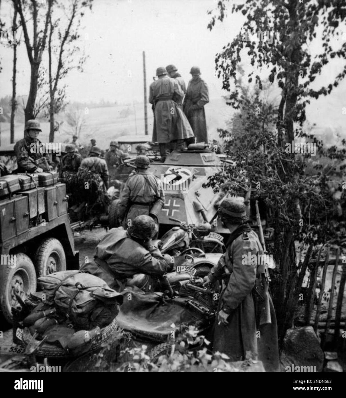 Une unité motorisée de la division Panzer 'Totenkopf' de Waffen-SS 3rd ...