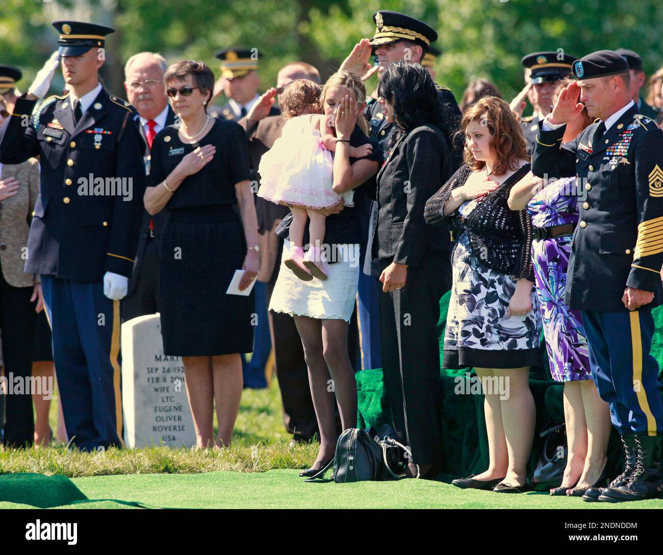 Arlington Lady Janet Southby, second from left, stands by widow Beatriz ...