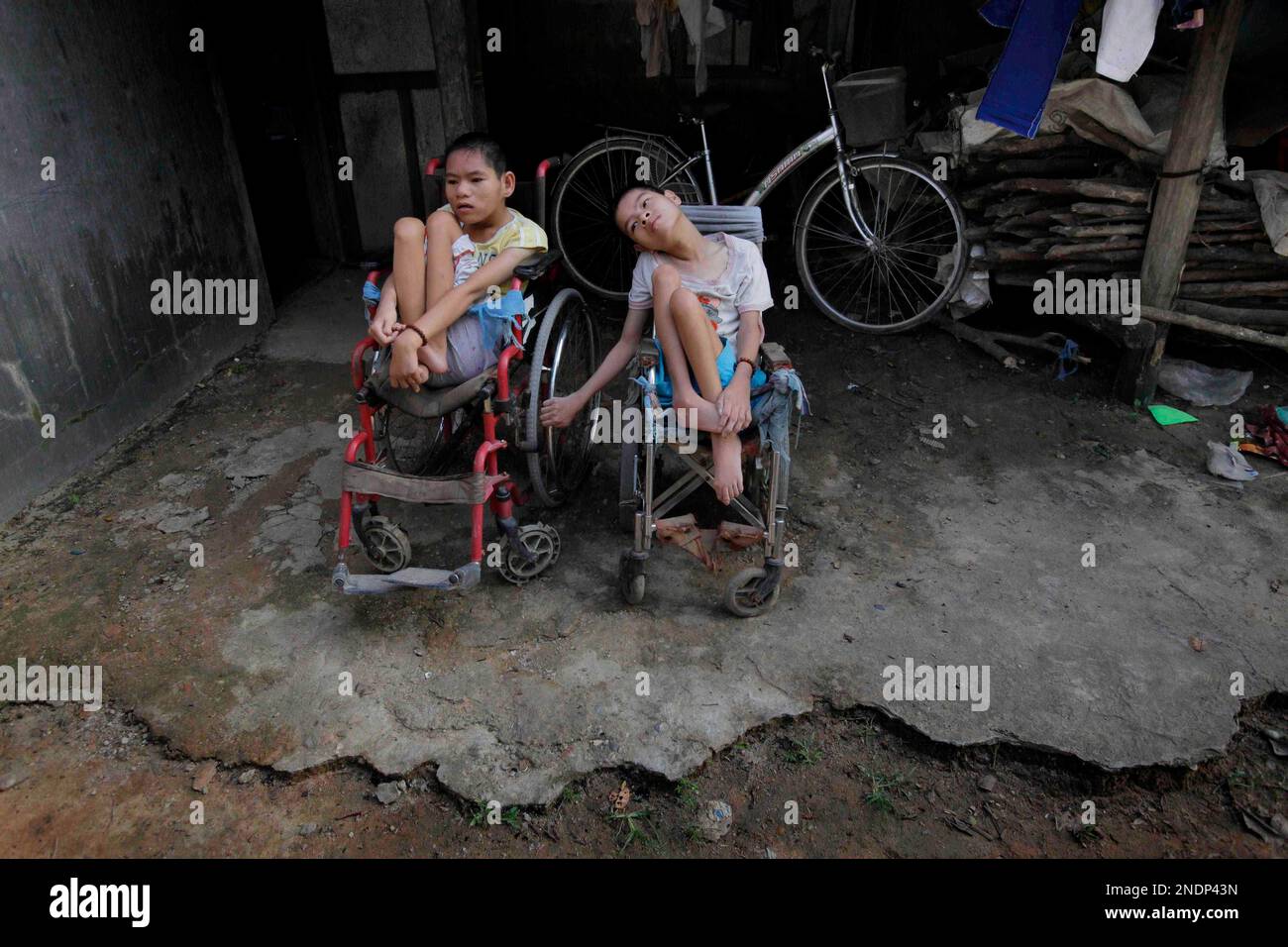In this photo taken on Oct. 5, 2009, Nguyen Thi Tai, left, and Nguyen ...