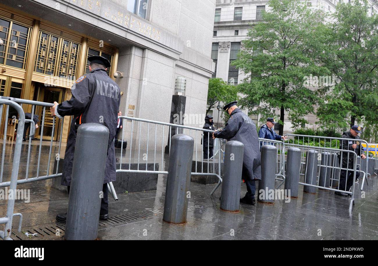 Police officers set up barricades in front of Manhattan federal court ...