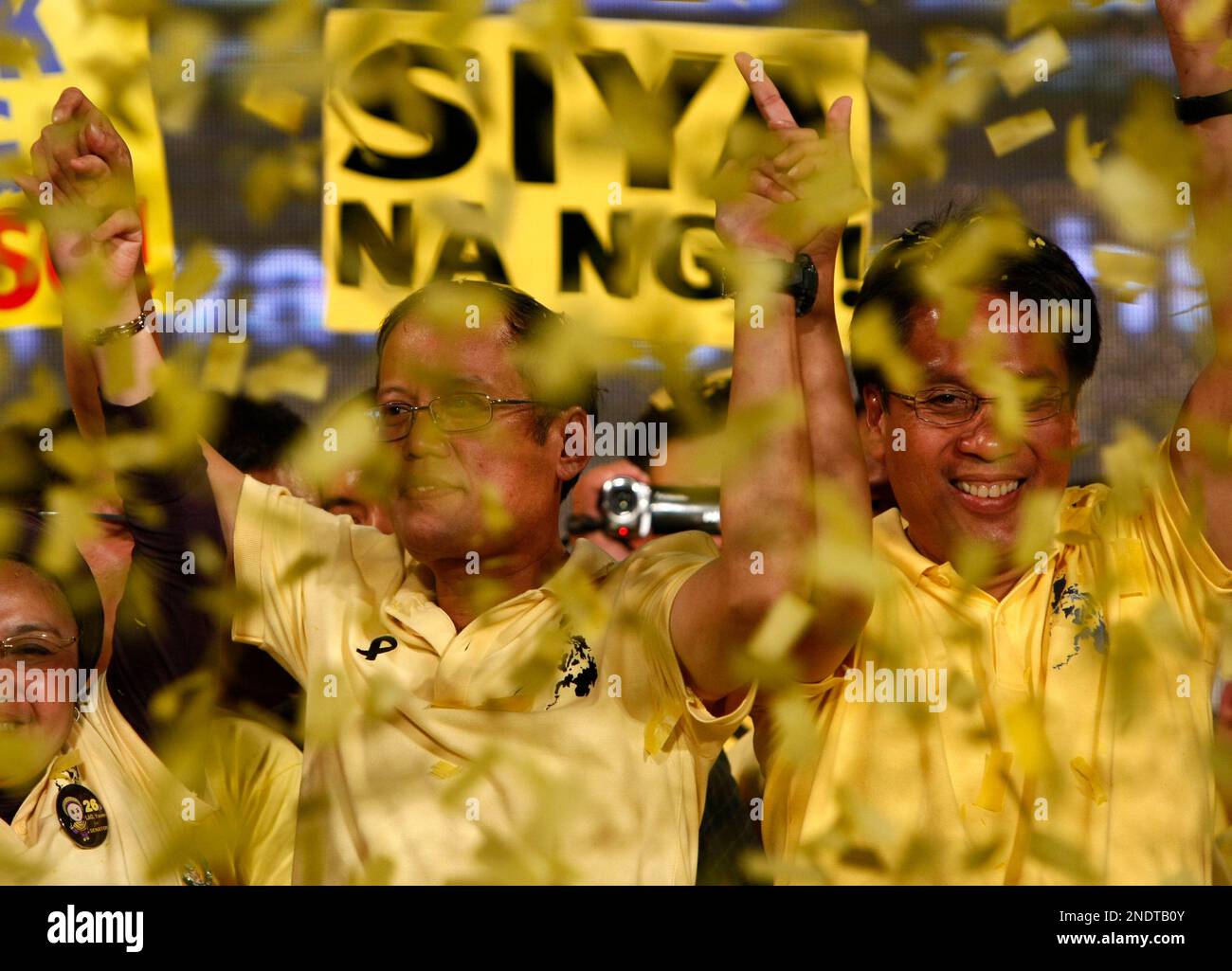 Confetti rains on Presidential candidate Sen. Benigno "Noynoy" Aquino ...