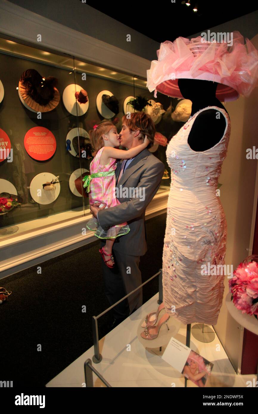 Larry Birkhead and daughter Dannielynn look at the dress of Anna Nicole ...
