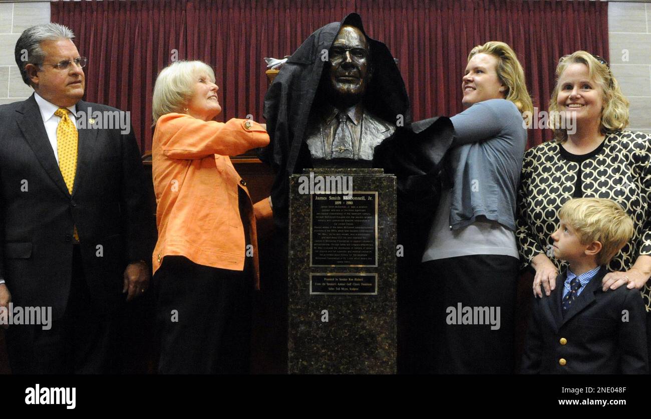 House Speaker Ron Richard, R-Joplin, watches artist Sabra Tull Meyer ...