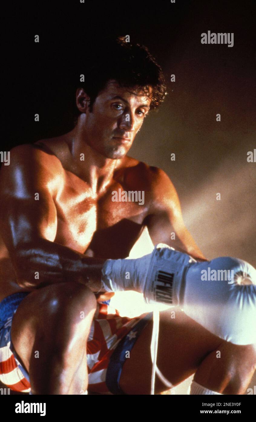 SYLVESTER STALLONE dans ROCKY IV (1985), dirigé par SYLVESTER STALLONE ...