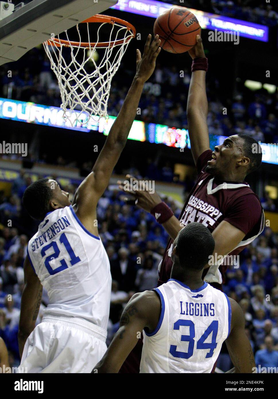 Mississippi State's Jarvis Varnado, top right, scores over the reach of ...
