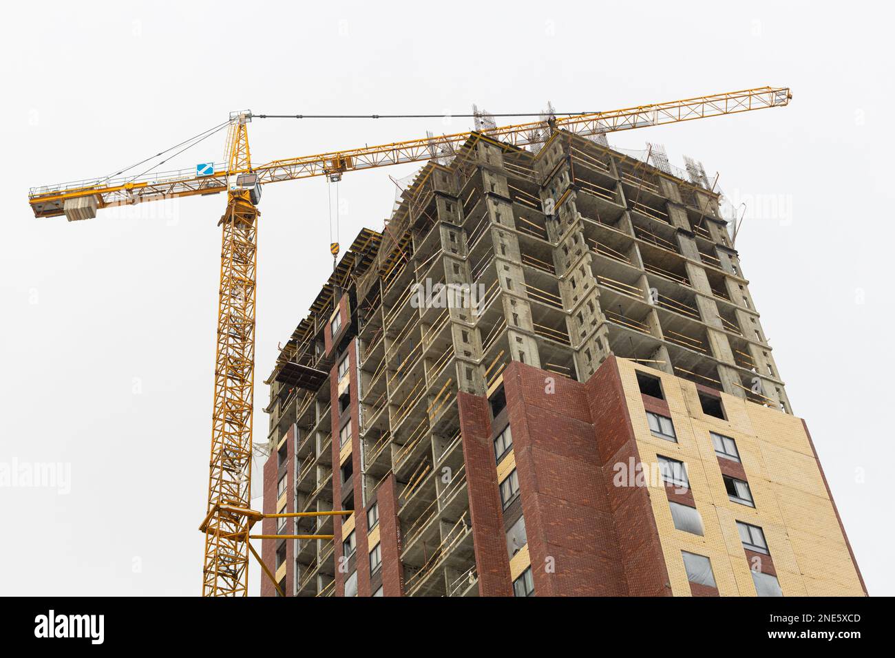 Moscou, Russie - 04 février 2023: Construction d'un immeuble. grue de ...
