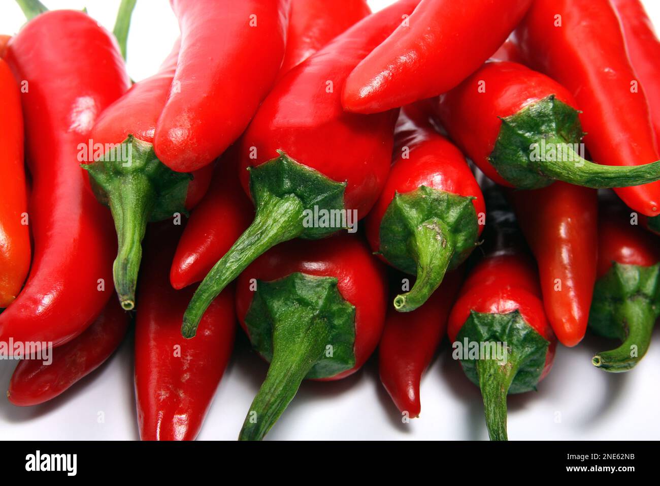 Piments rouges frais Banque de photographies et d’images à haute ...
