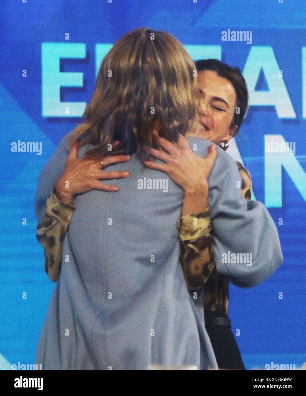 Elizabeth Banks, Keri Russell sur aujourd'hui Show pour parler du nouveau film cocaïne Bear à ...