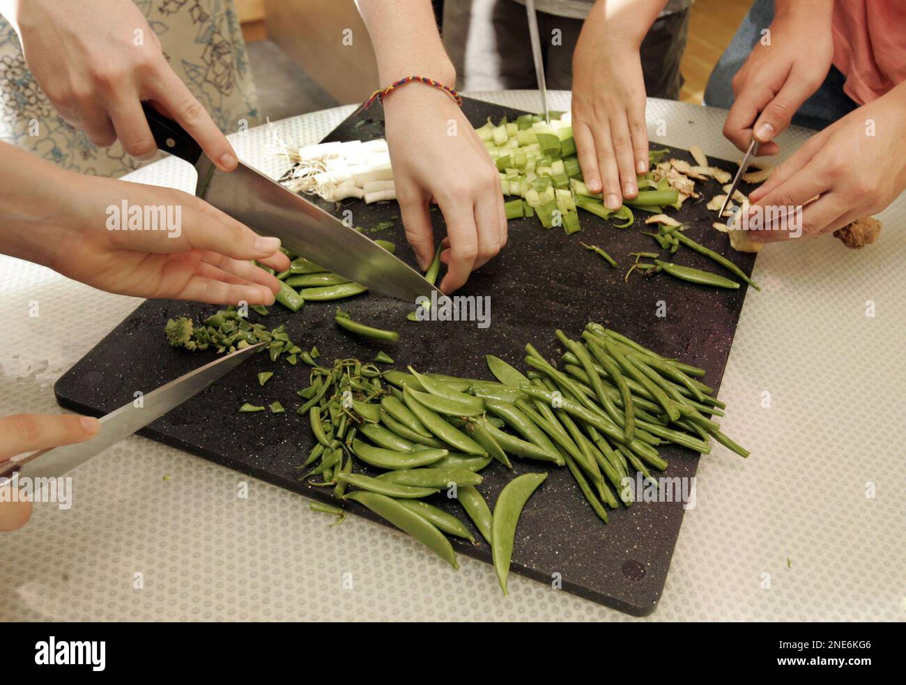 FILE-This Aug. 5, 2006 file photo shows four young cooking fans ...