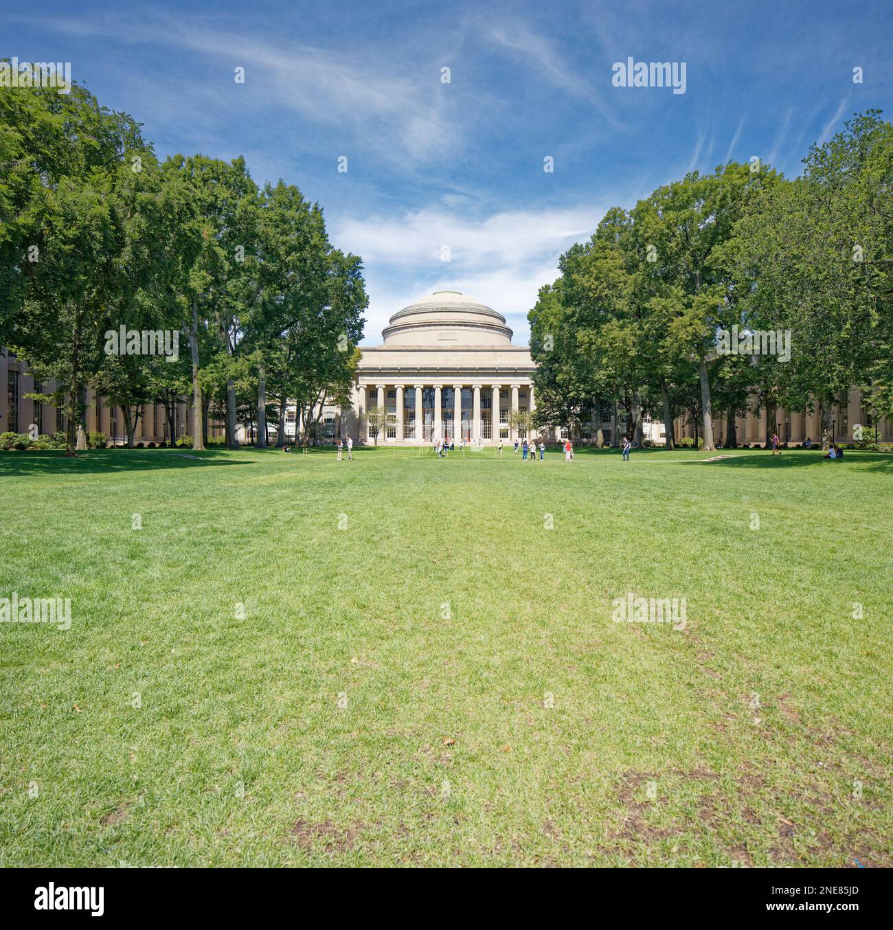 Le Grand Dome over Barker Engineering Library est le symbole du MIT et ...