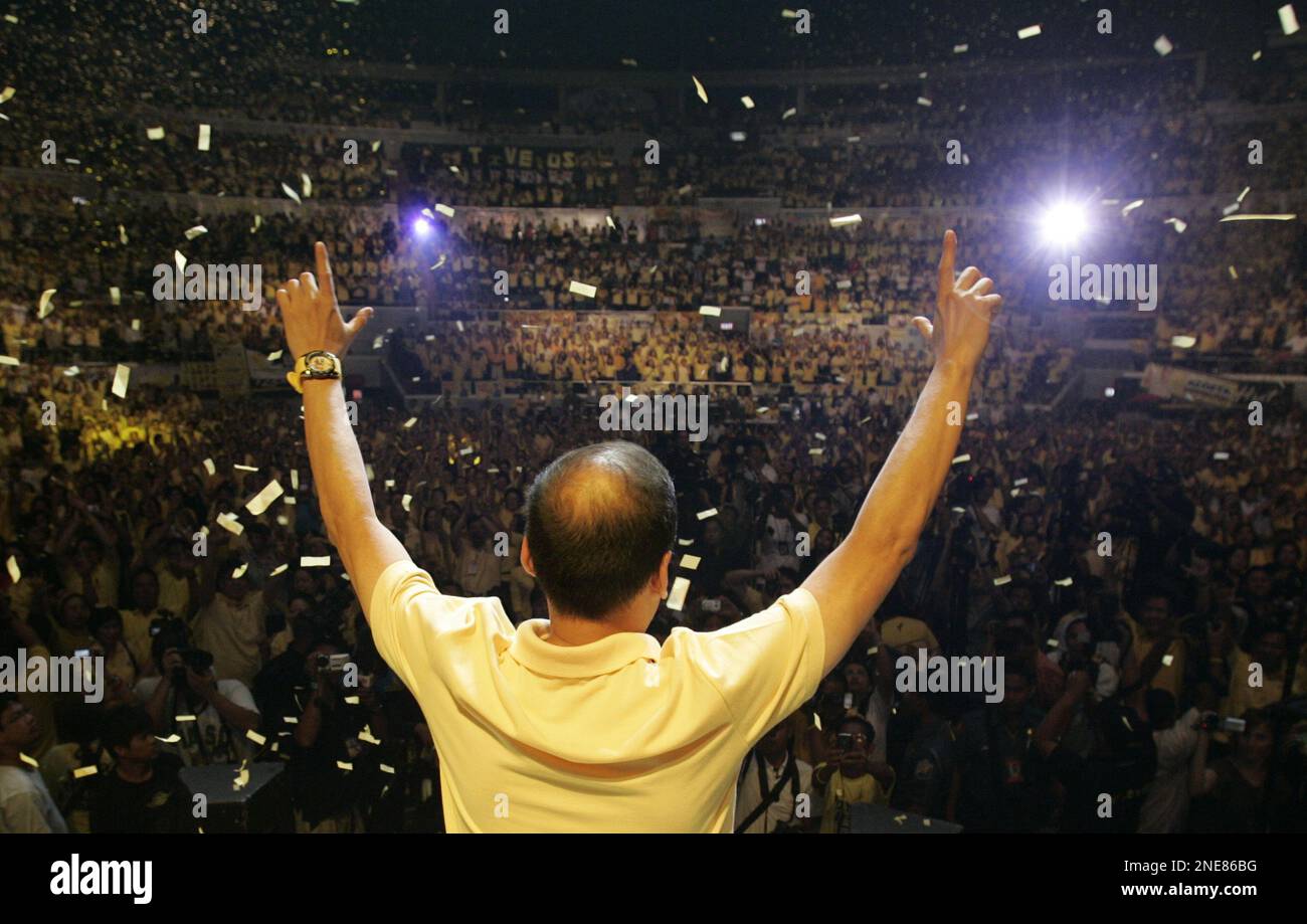 Philippine Presidential candidate and Senator Bengino "Noynoy" Aquino ...