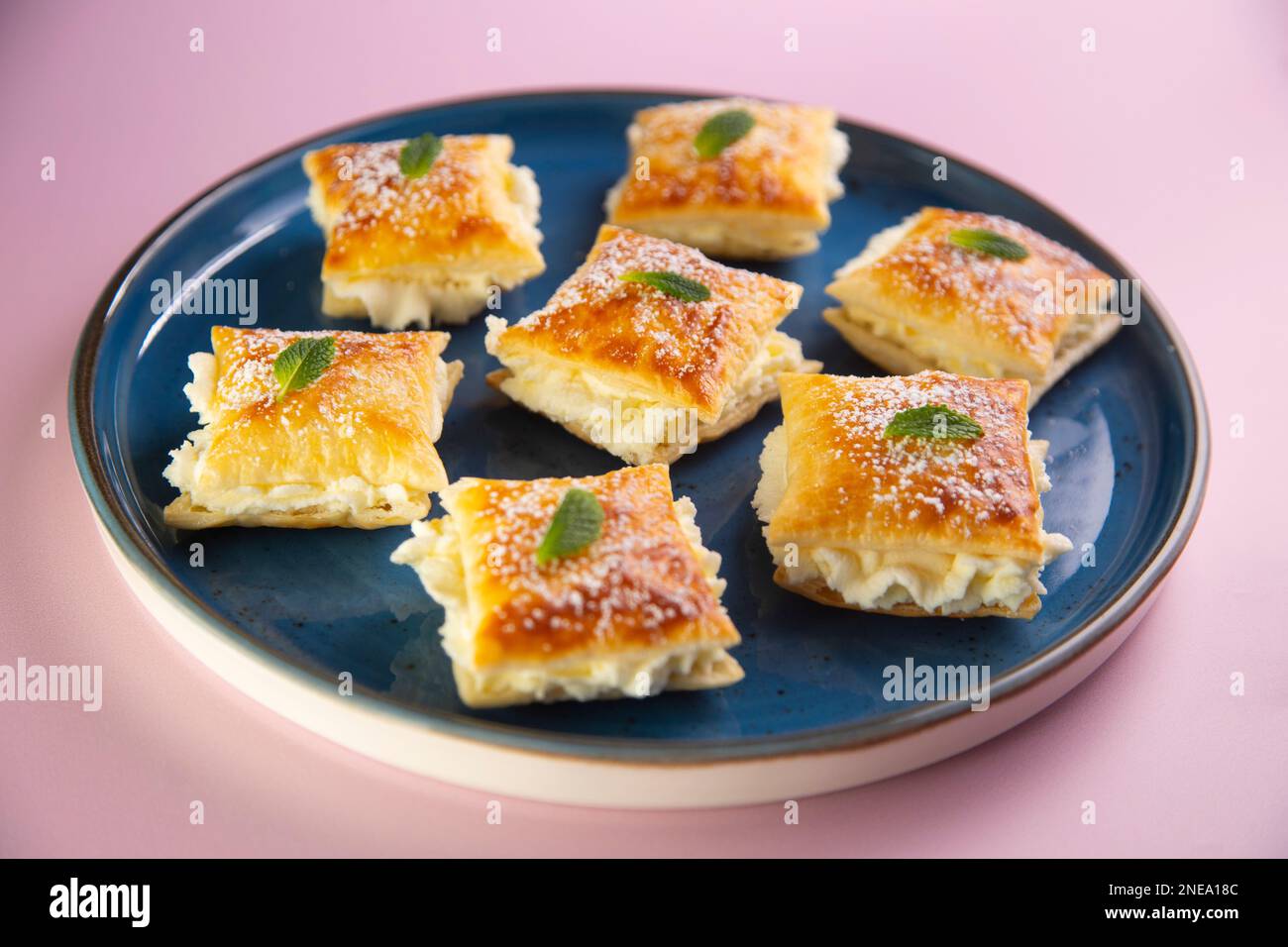 Les Miguelitos de la Roda sont des petits gâteaux faits de pâte ...