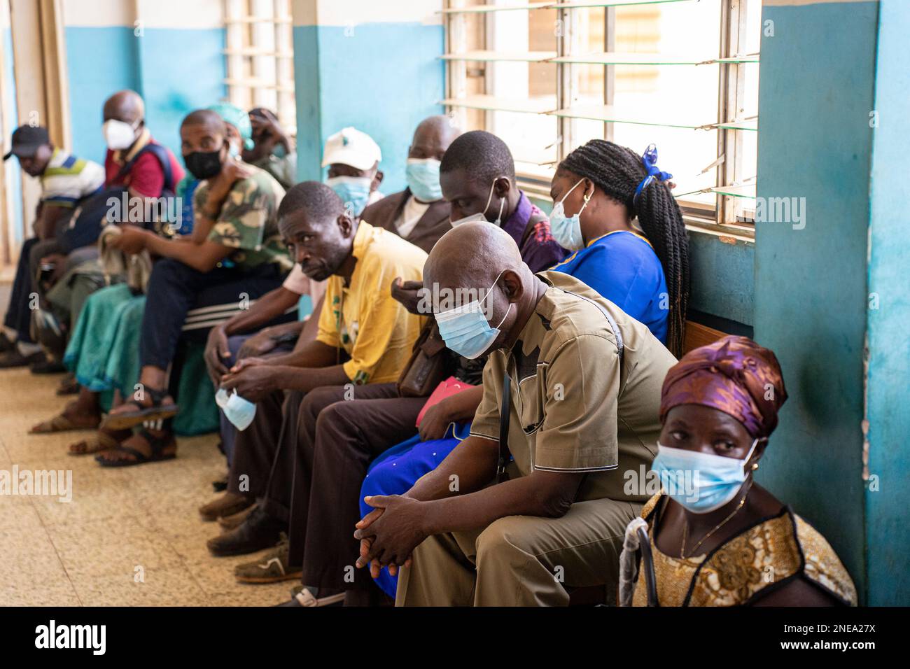(230216) -- BANGUI, 16 février 2023 (Xinhua) -- des patients attendent ...