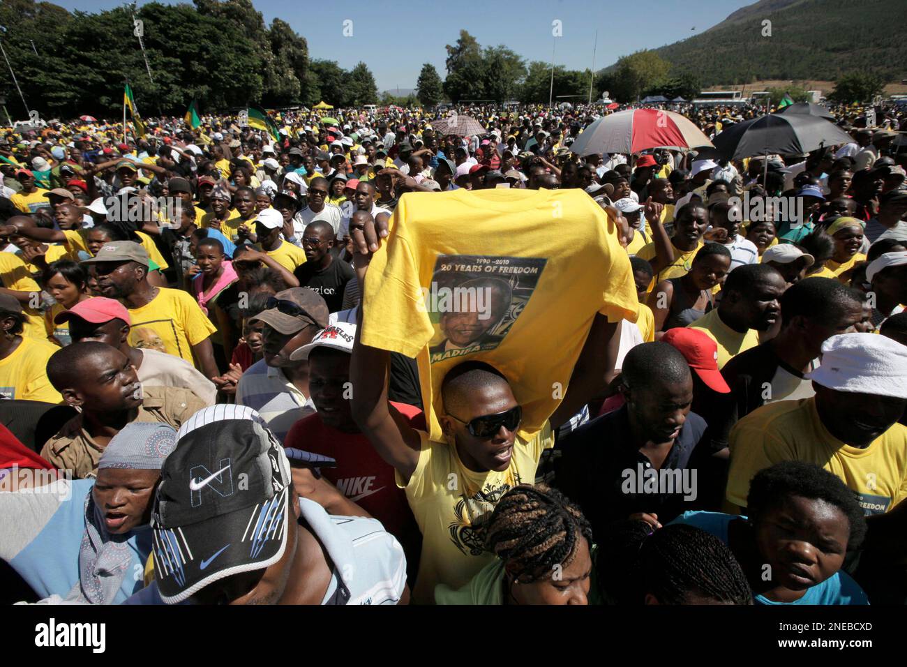 South Africans gather to celebrate the 20th anniversary of the release ...