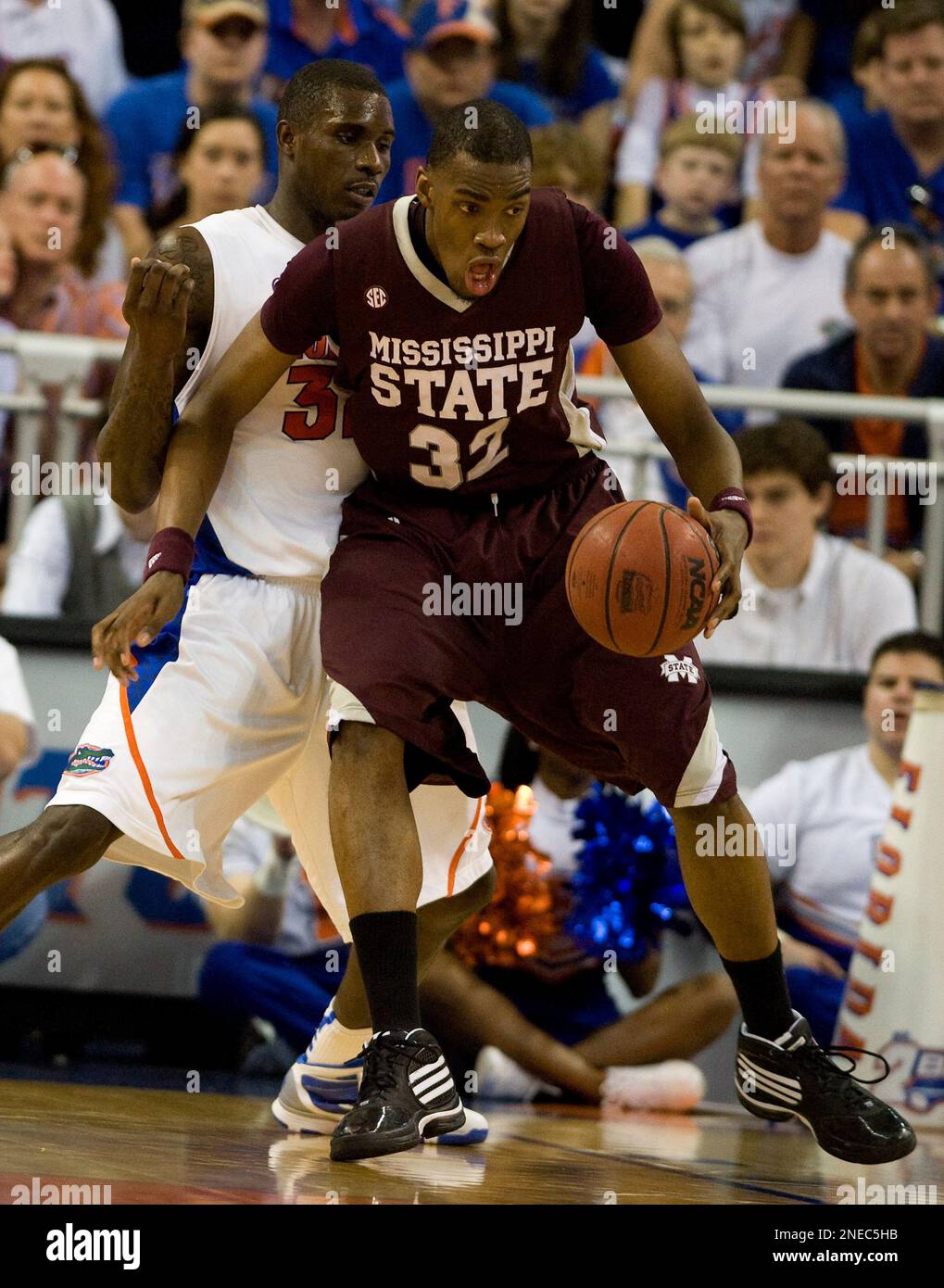 Mississippi State's Jarvis Varnado (32) tries to get around Florida's ...