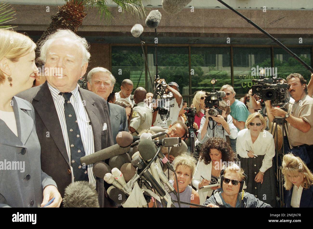 Actor Carroll O?Connor and his attorney, Lucy Inman, exchange looks ...