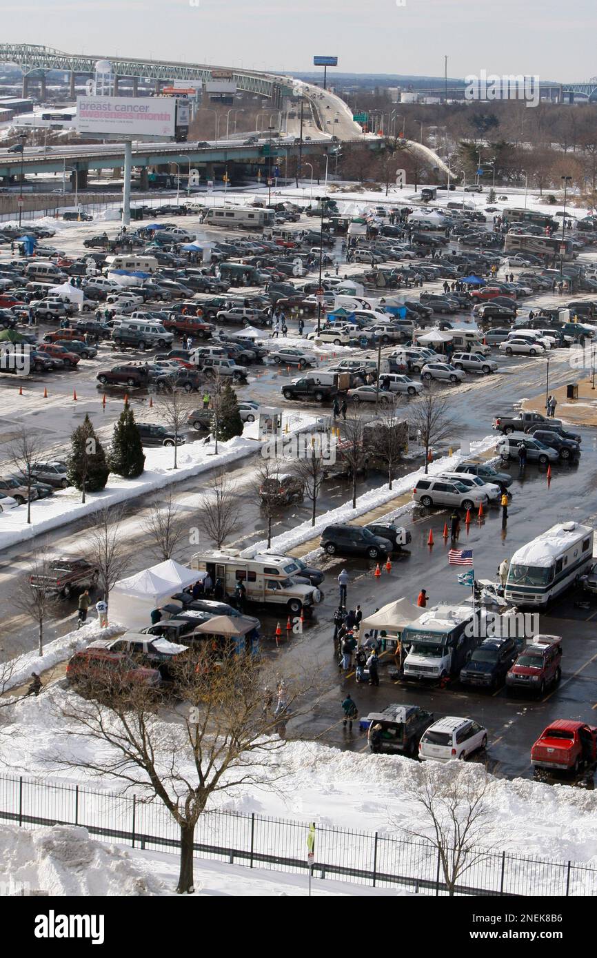NFL fans tailgate outside Lincoln Financial Field before an NFL ...