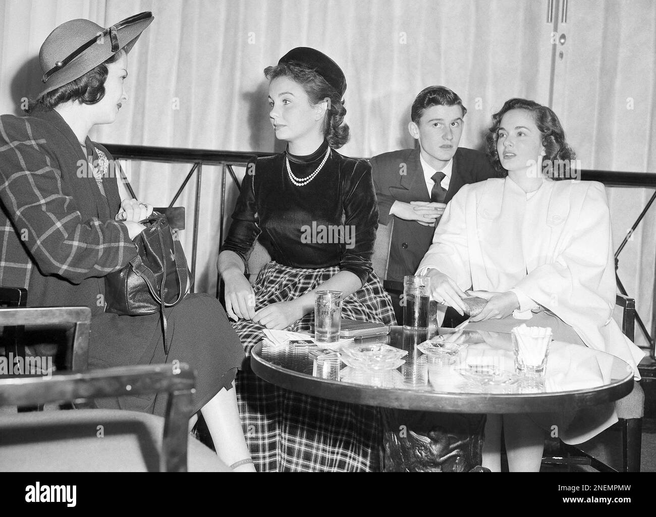 Hollywood meets Jean Simmons, and vice versa, at a cocktail party which ...