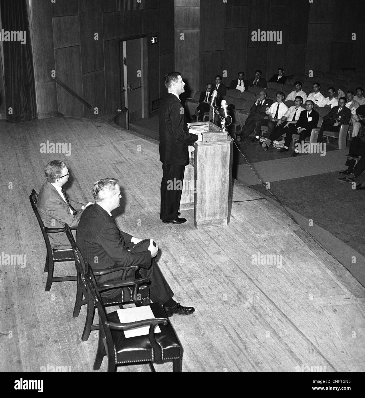 Sen. Birch Bayh, D-Ind., speaks up for Sen. Daniel B. Brewster ...