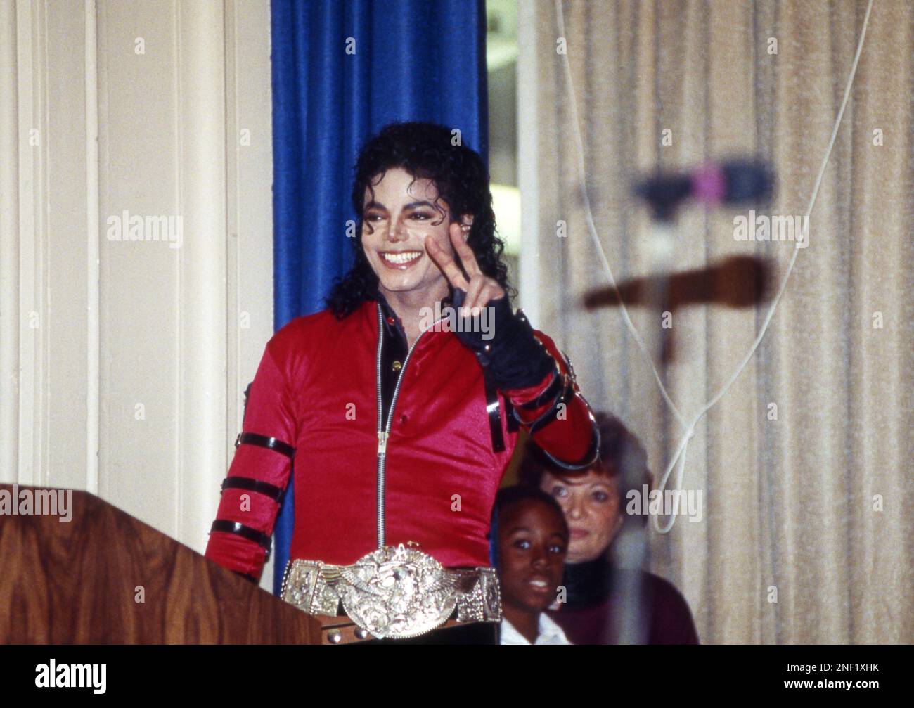 Singer Michael Jackson visits his old school and flashes the victory ...
