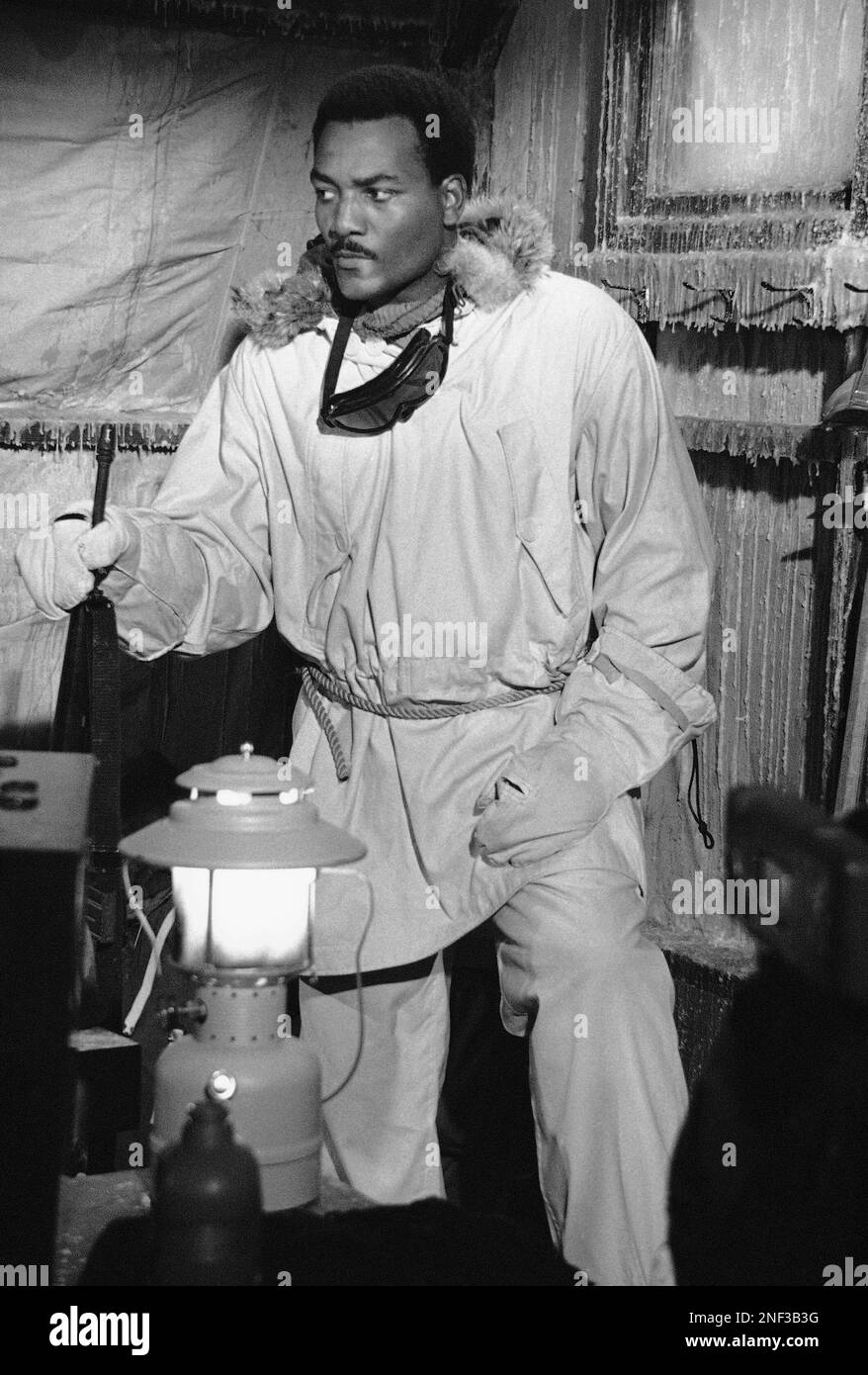 Jim Brown, standing 6-foot-2, weighting 224 pounds, established himself ...