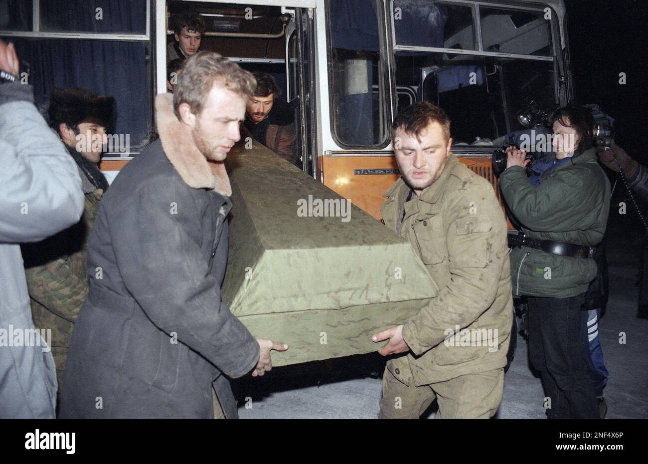 Two Russian soldiers, both prisoners of war held by the Chechen ...