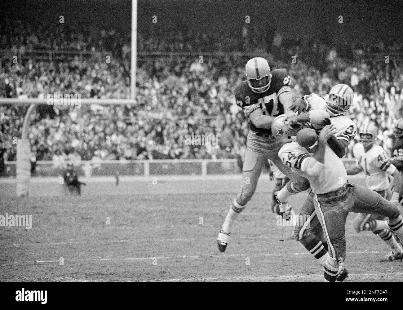 Linebacker Chuck Howley, 54, of the Dallas Cowboys, almost intercepts a ...