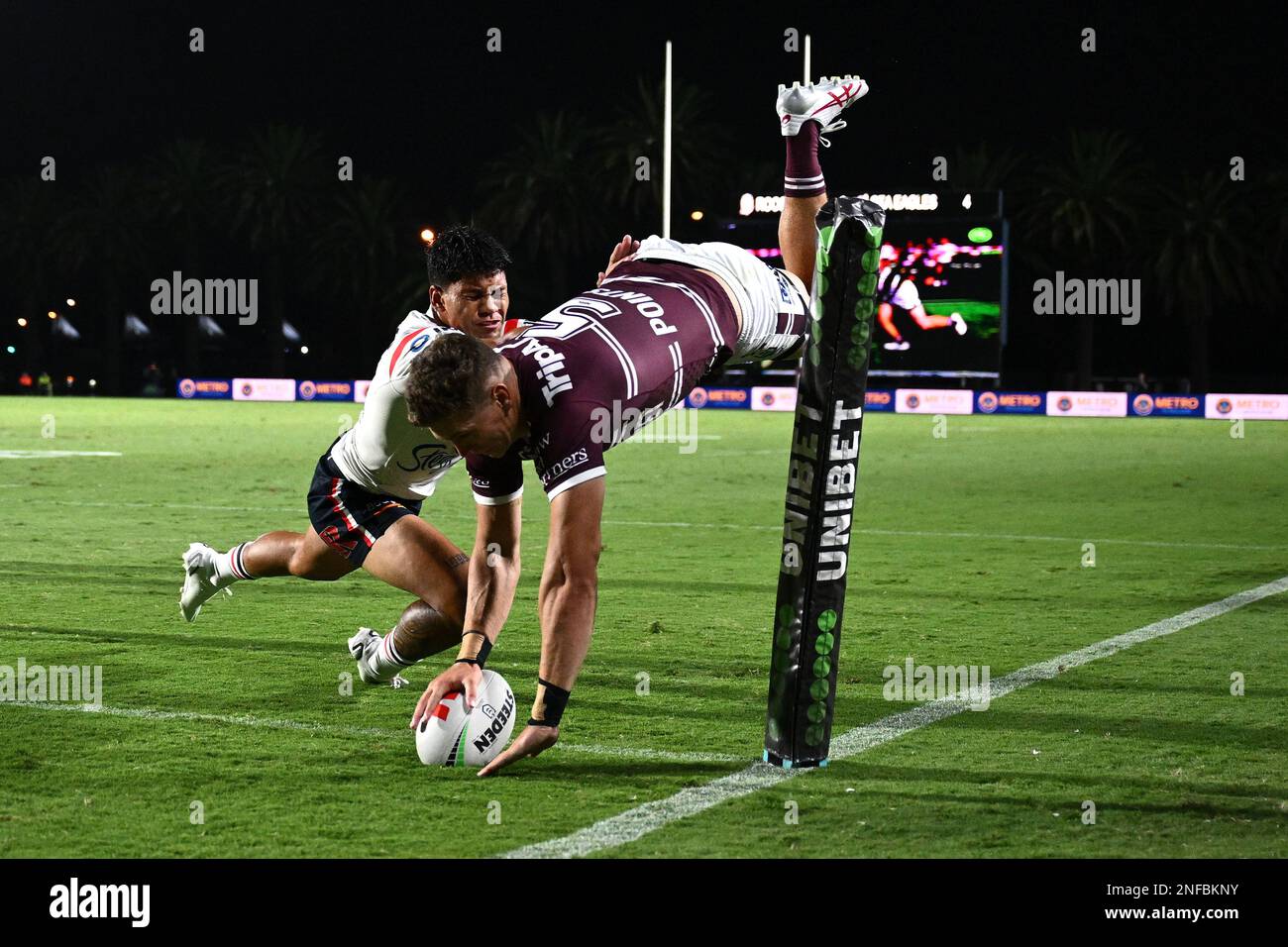 Ruben Garrick of the Sea Eagles marque un essai lors du match de la ...