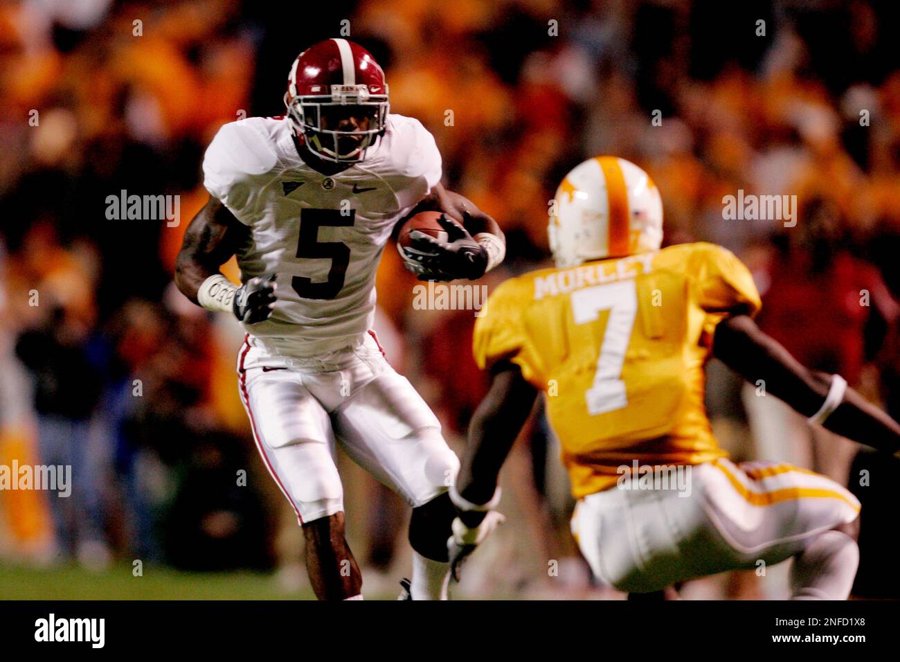 Alabama running back Roy Upchurch (5) tries to get past Tennessee ...