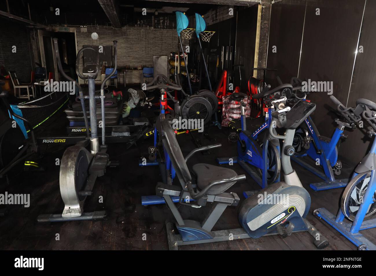 Des vélos d'exercice charmés à la Fondation Centre of Love 21 détruite ...